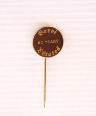 VINTAGE BERRI ESTATES WINERY SA SOUVENIR LAPEL BADGE HAT COAT STICK PIN ...