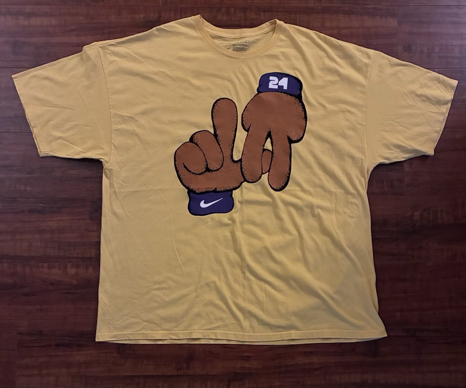Rare Vintage Nike Kobe LA Los Angeles Hand Sign Shirt… - Gem