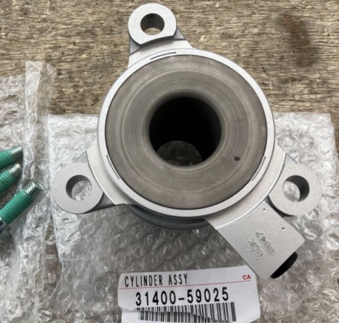 Clutch Release Cylinder Assembly with Bearing 31400-59025 for Toyota ...