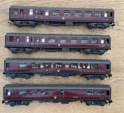OO Gauge Trix TTR BR Maroon Buffet / Carriages Coach M1820 M21240 X 2 ...