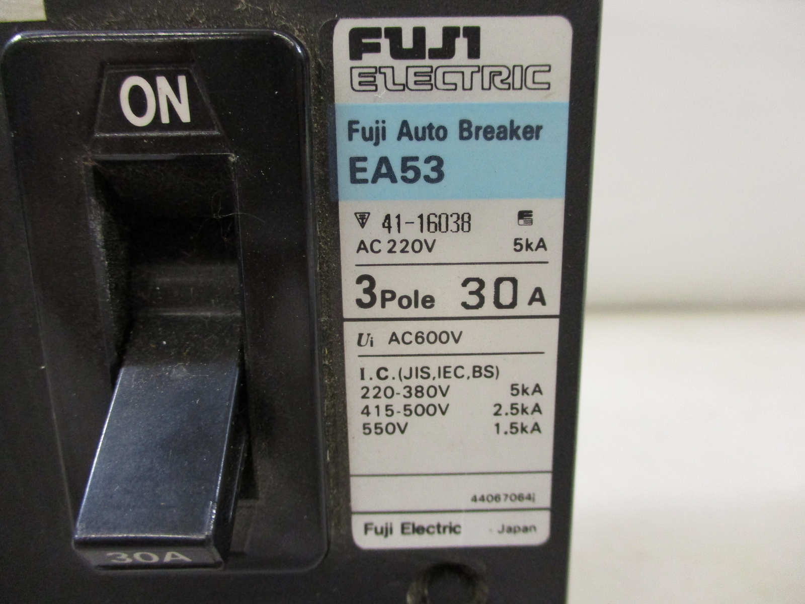 FUJI ELECTRIC EA53 / 41-16038 AUTO CIRCUIT BREAKER 30A 3-POLE AC220V | eBay
