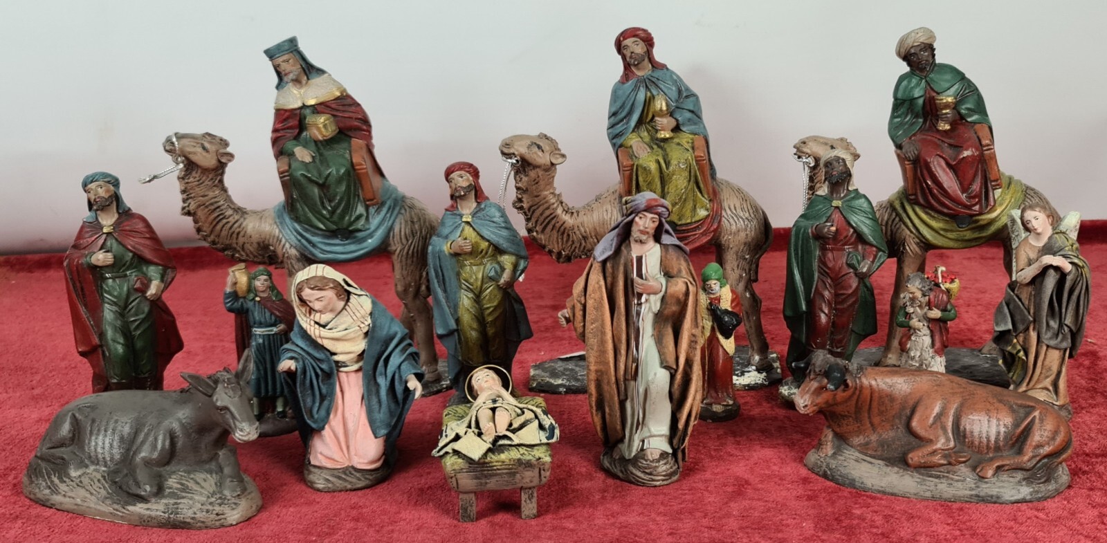 15 FIGURES OF BETHLEHEM IN TERACOTTA. HAND PAINTED. SKIN TUNICS ...