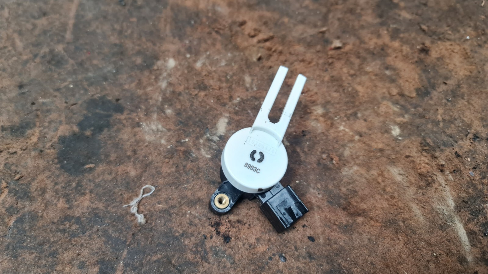 HOLDEN VE COMMODORE BRAKE LIGHT PEDAL SWITCH | eBay Australia