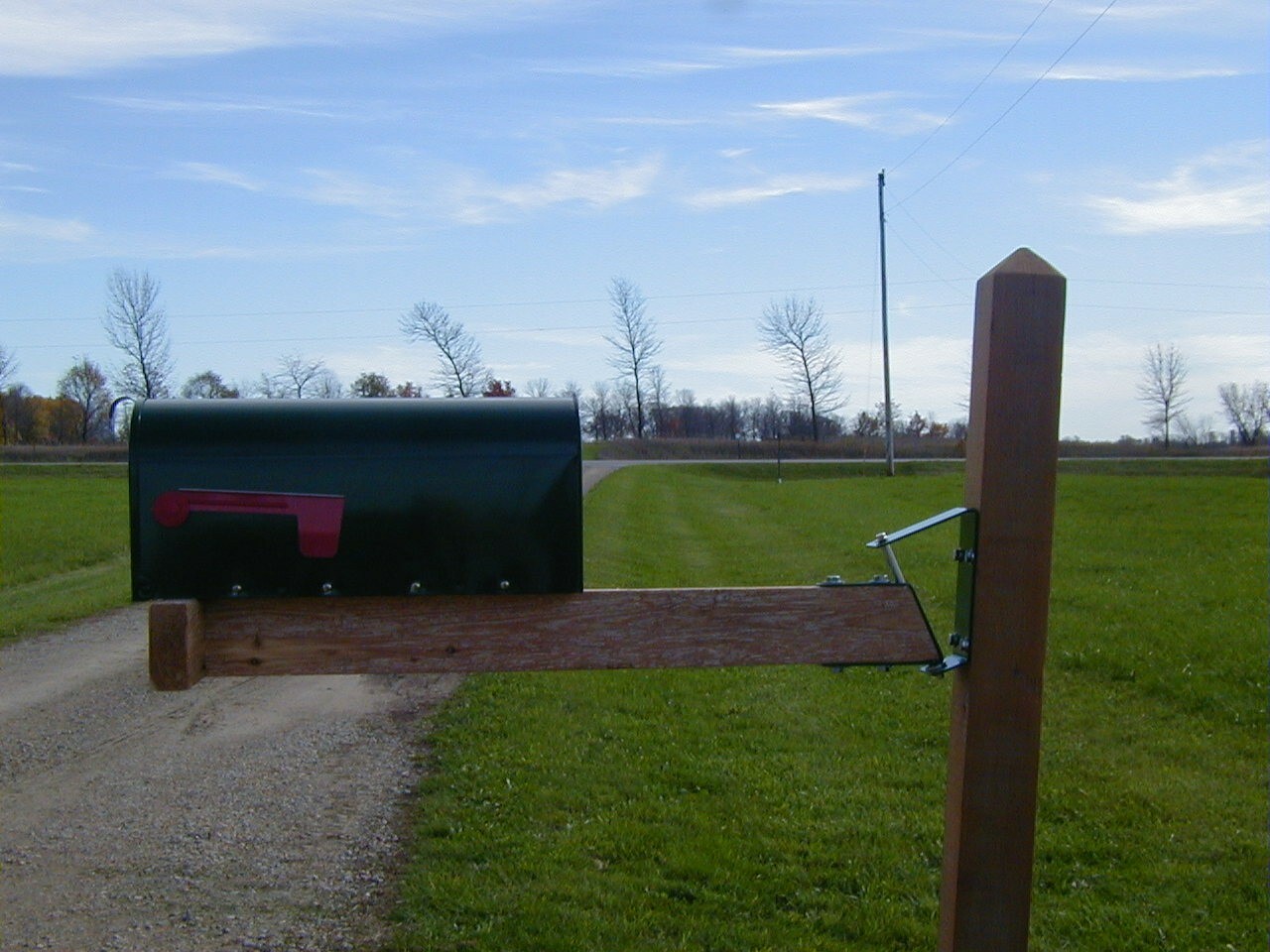 Swing Pivoting, moveable, gravity self centering mailbox hinge, pivots ...