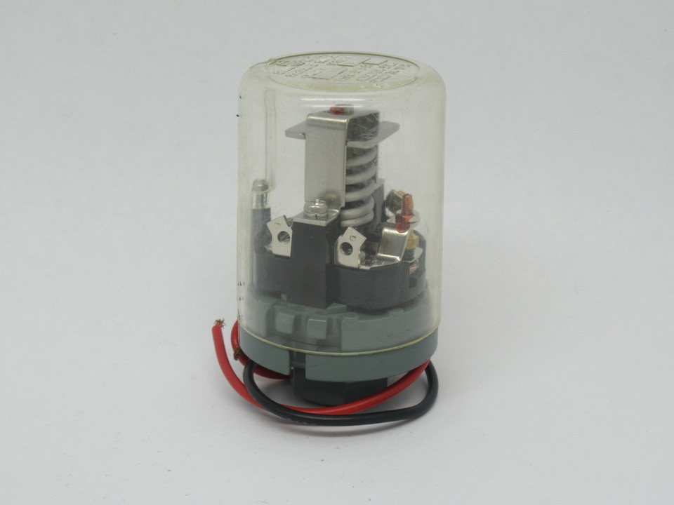 Sanwa Denki SPS-8T Pressure Switch ON:0.30MPa OFF:0.20MPa RC3/8 125 ...
