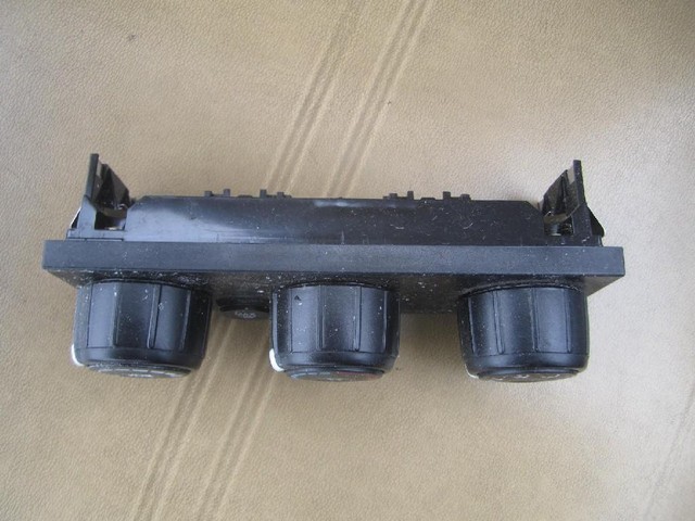 Replaces 4065331C6 INTERNATIONAL MV 2021 TEMPERATURE CONTROL 3371811 ...