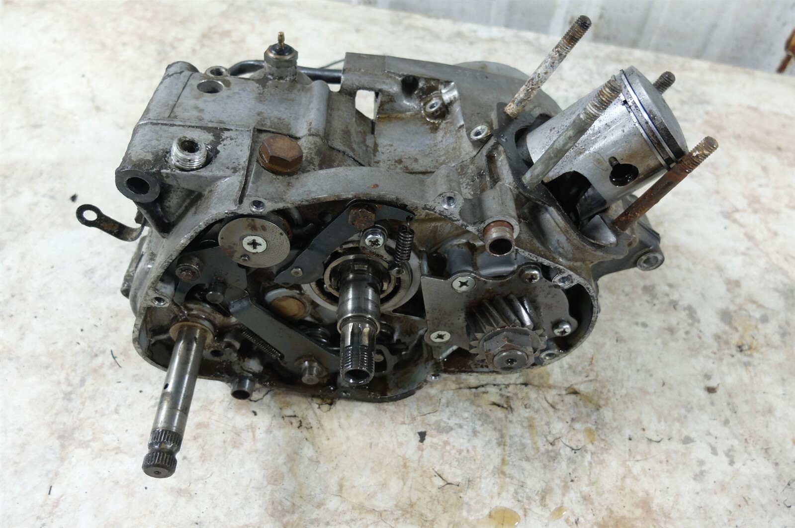 72 Suzuki TC 125 TC125 Prospector engine crank case cases block bottom ...