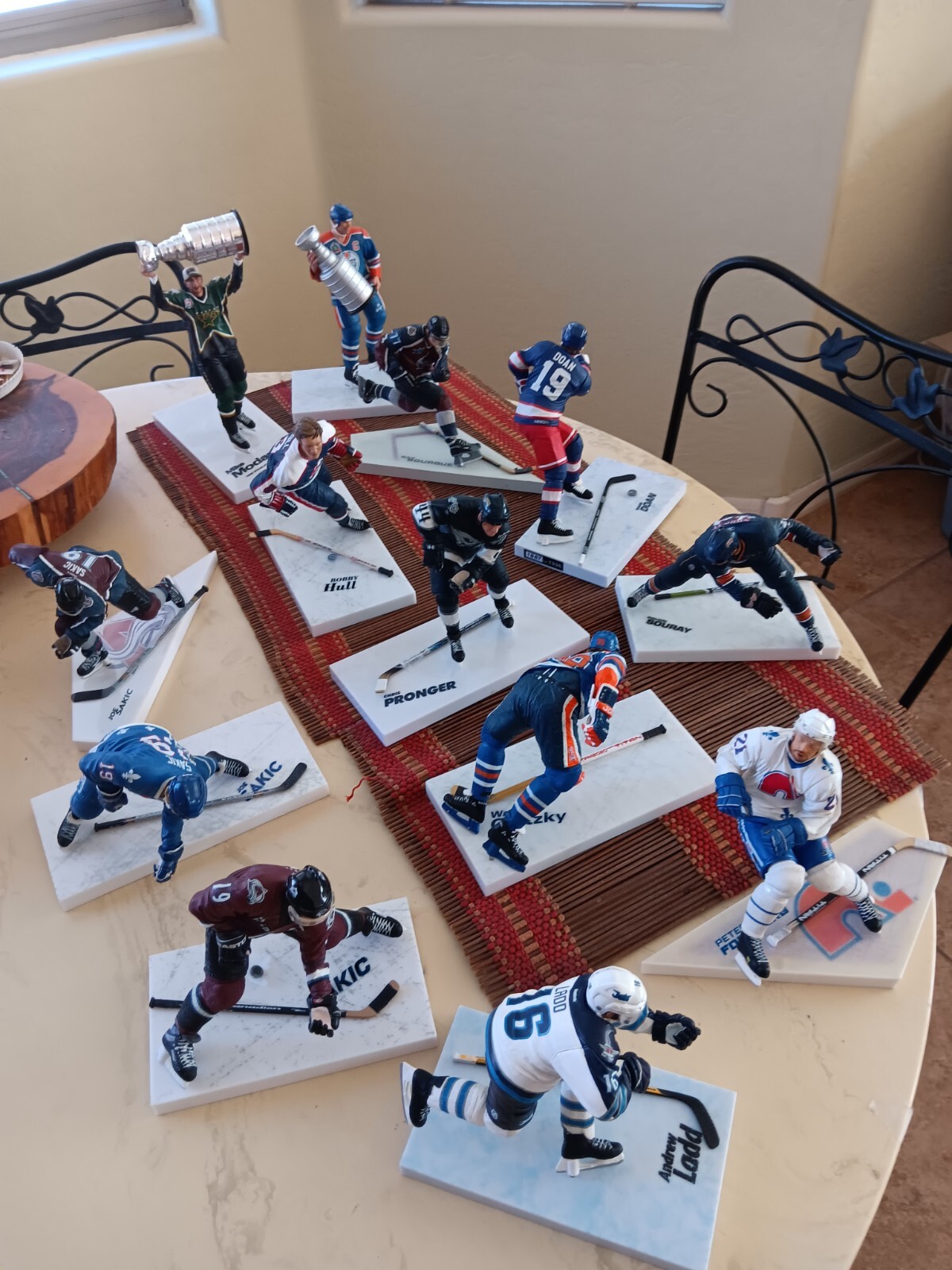 LOOSE NHL MCFARLANE: SAKIC, MESSIER, PRONGER, FORSBERG, SOURAY, GRETZKY ...