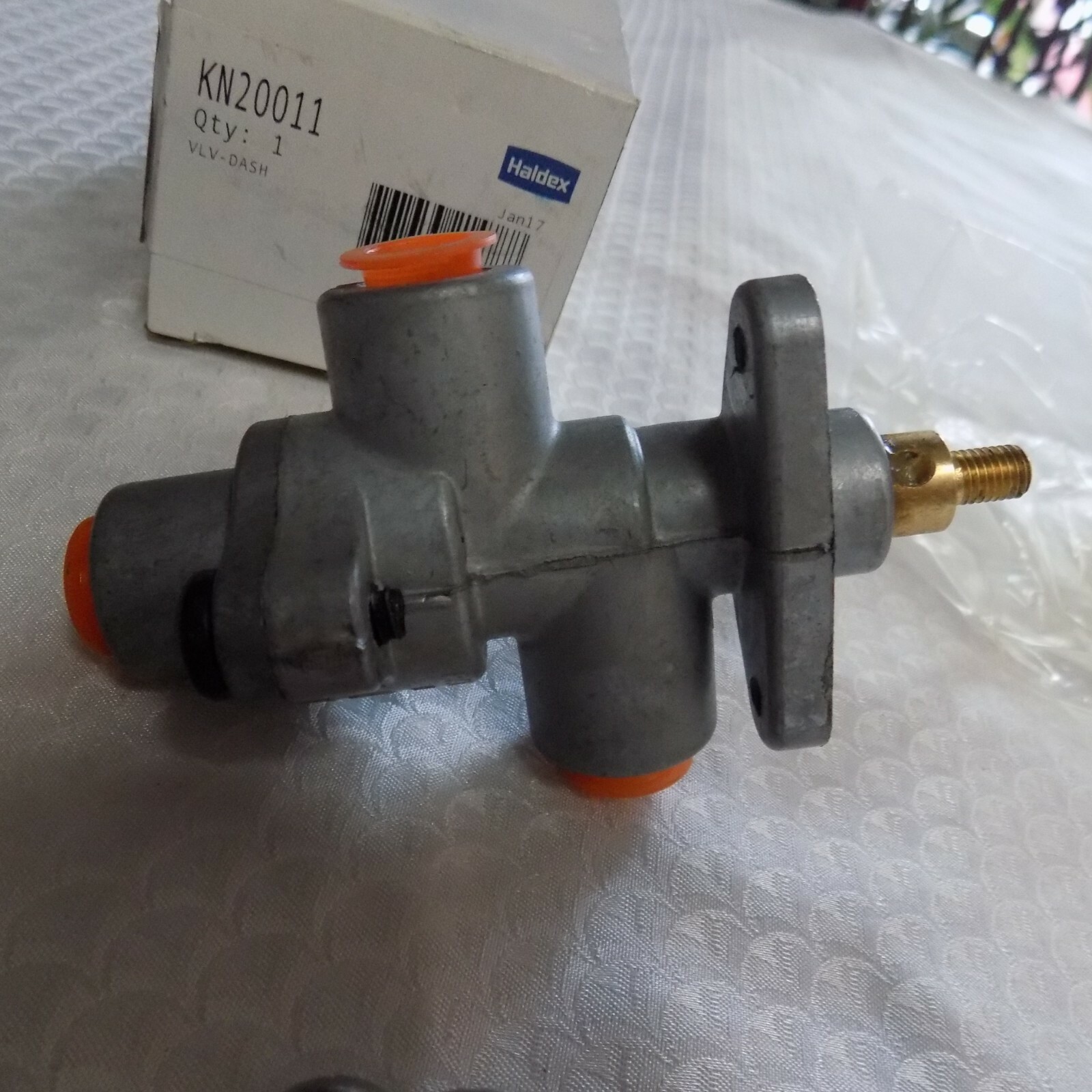 1 BRAND NEW HALDEX KN20011 Hand Operated Push-Pull Hostler Valve | eBay