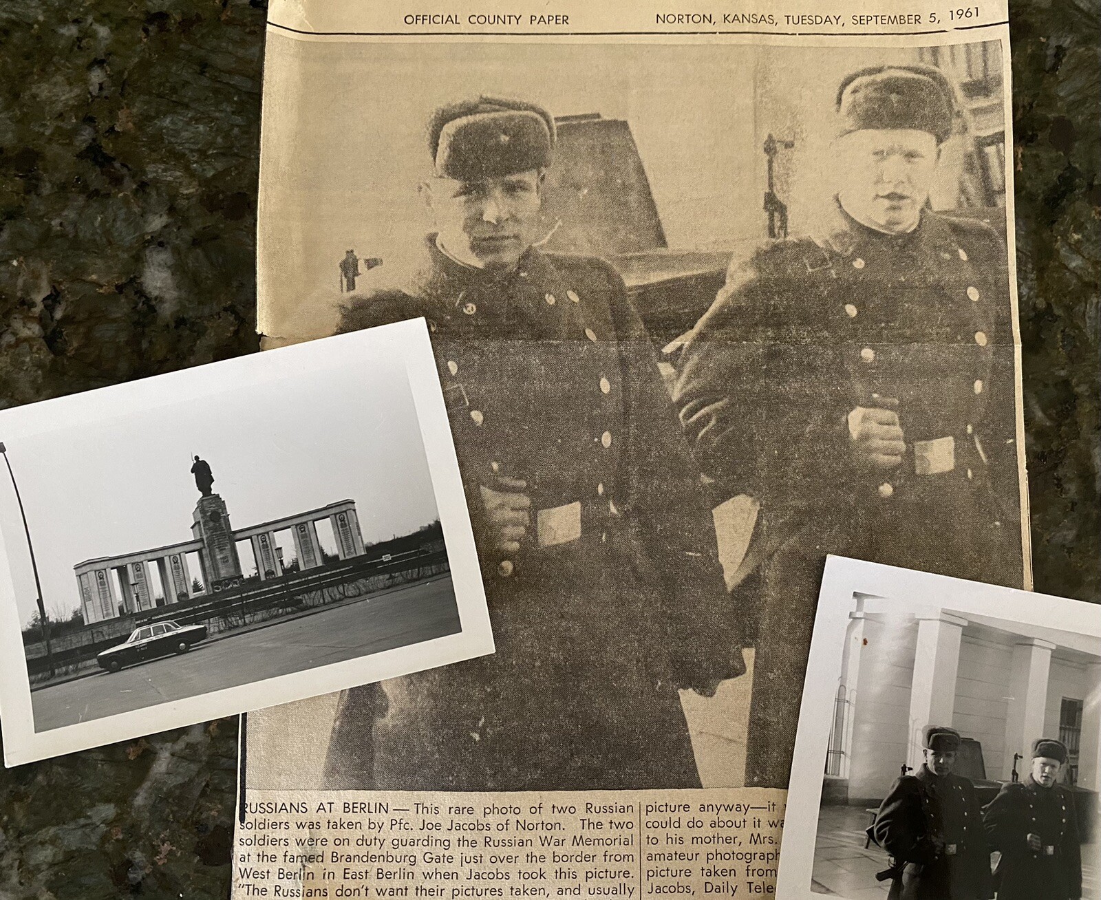 1961 Photos - Russian Memorial & Guards-British Sector-Divided Berlin ...