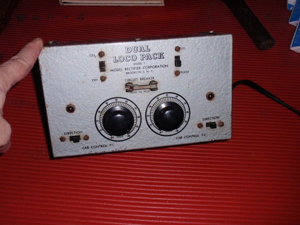 VINTAGE TOY MODEL RAILROAD TRAIN EQUIPMENT DUAL LOCO PACK MODEL 1 ...
