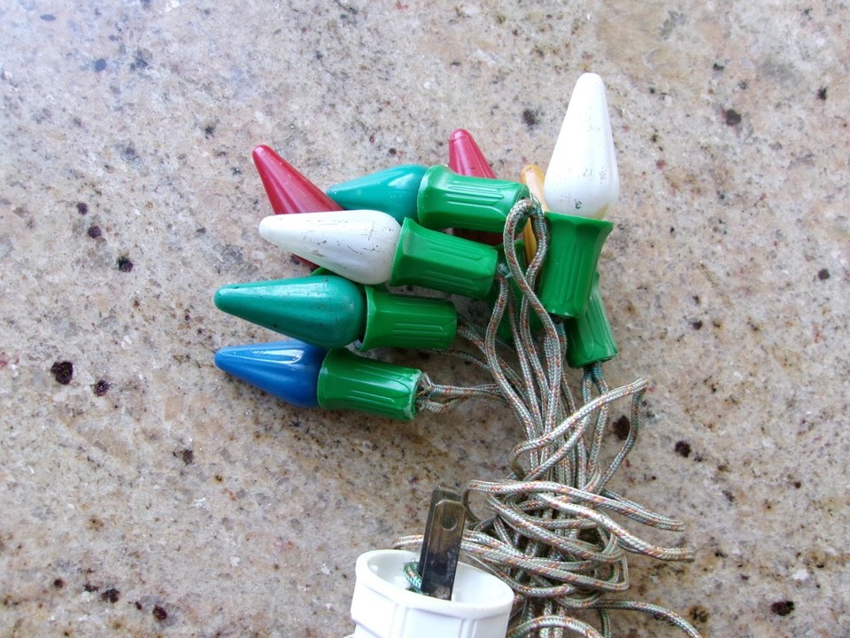 Vintage Christmas Tree Lights String Strand C6 Green Receptacle Bulbs ...