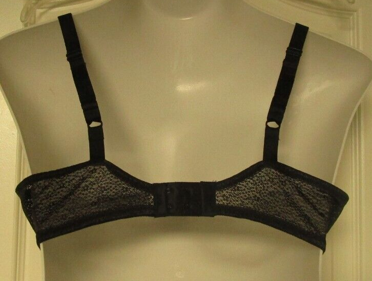Hanes Concealing Petals Under wire bra Size 40D Black print | eBay