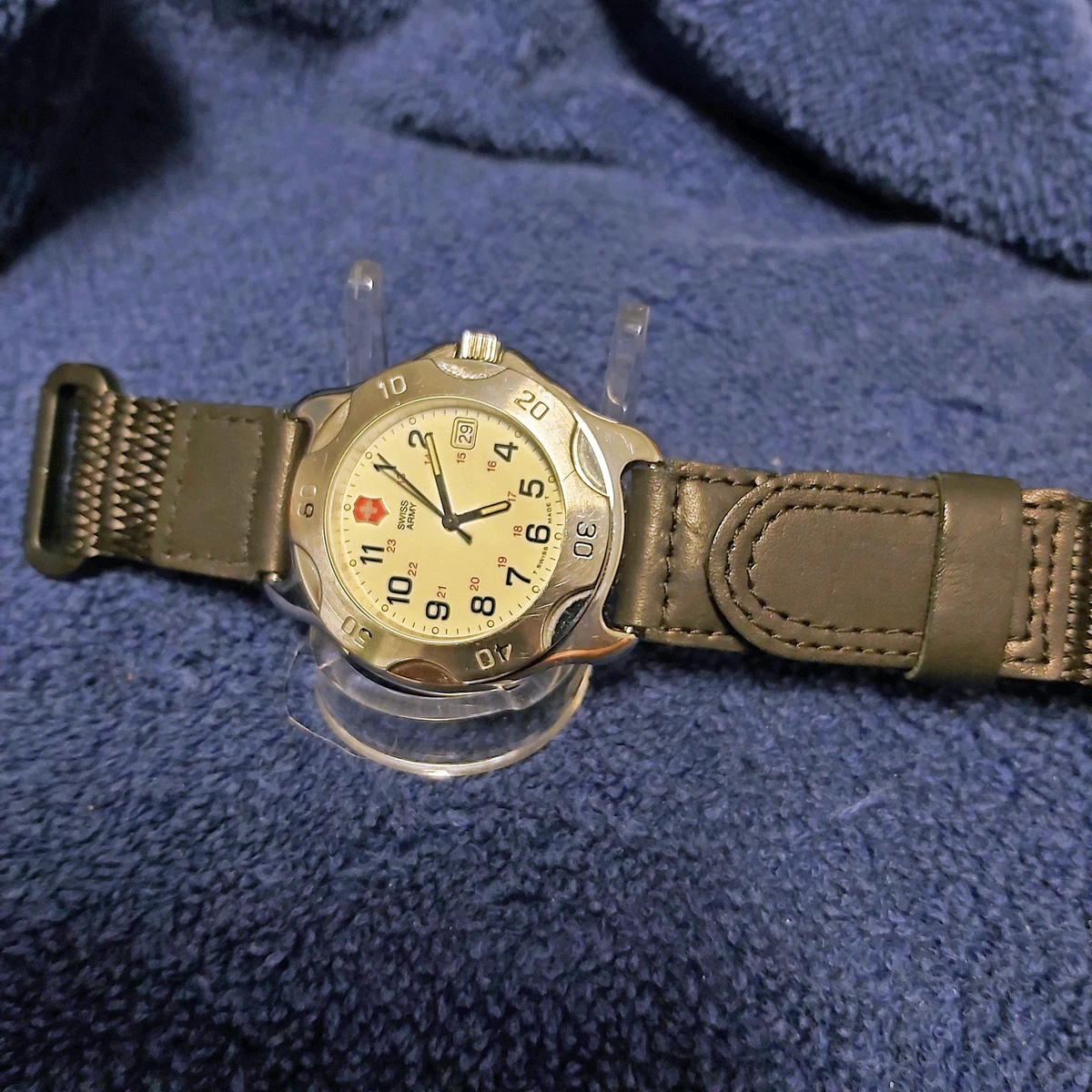 Swiss Army Watch 330 Feet