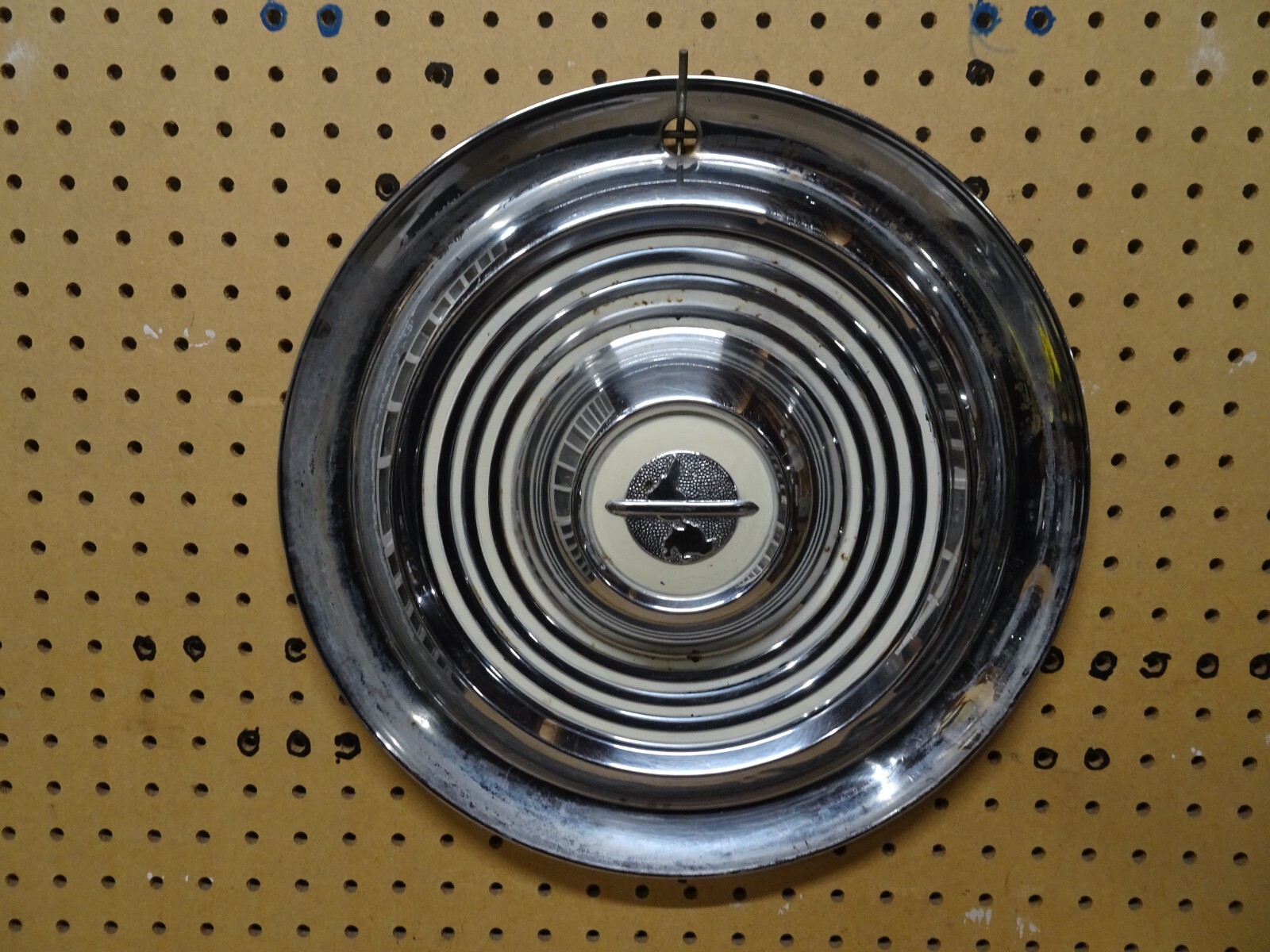 VINTAGE 1954 1955 OLDSMOBILE JETSTAR STARFIRE ROCKET HUBCAP WHEEL COVER ...
