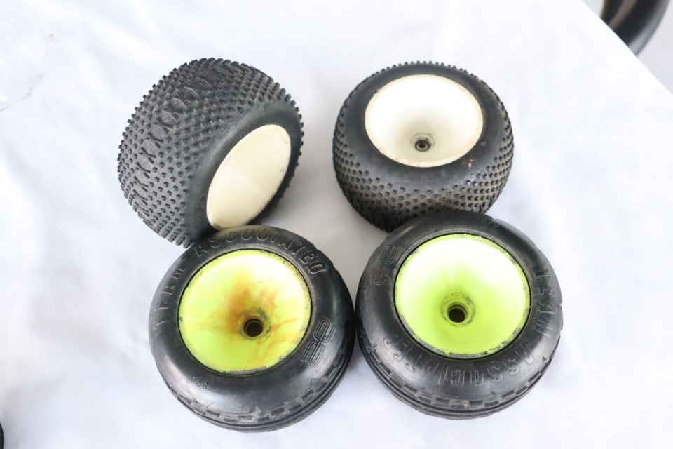 L22- 4149 VINTAGE TEAM LOSI XXX-T 1:10 TRUCK FRONT AND REAR TIRES ...