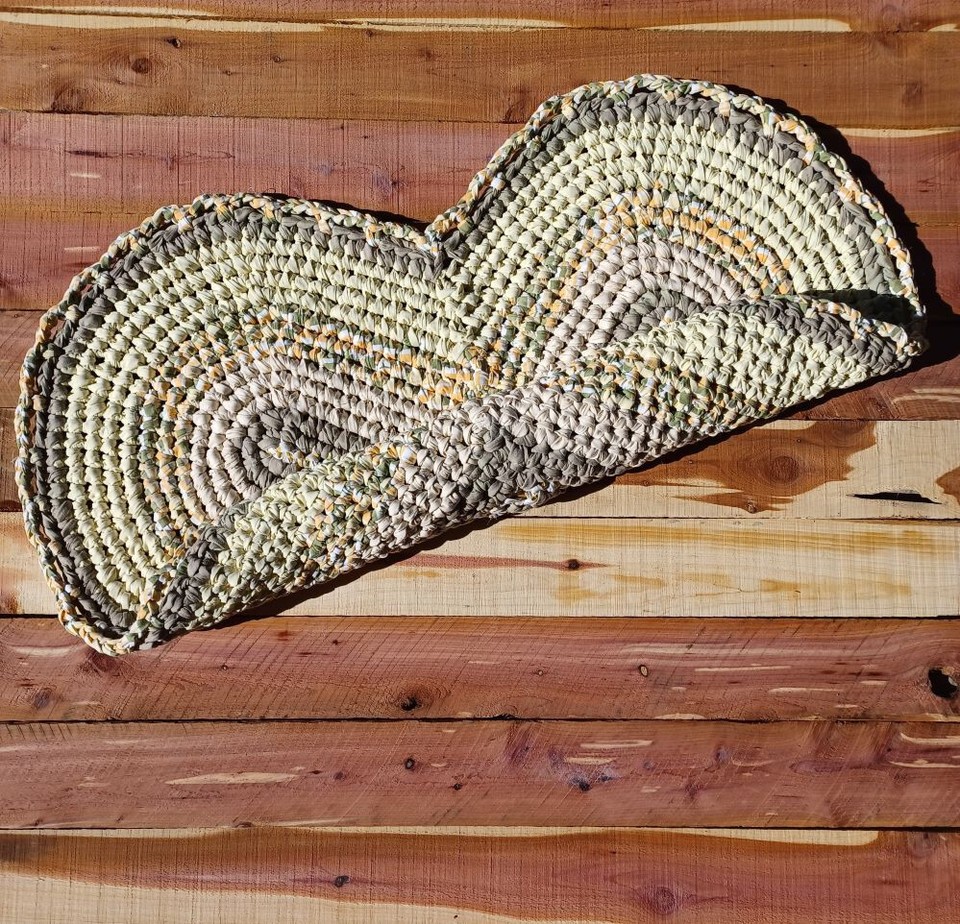 Handmade heart rag rug valentine sage yellows washable 34" by 25" | eBay