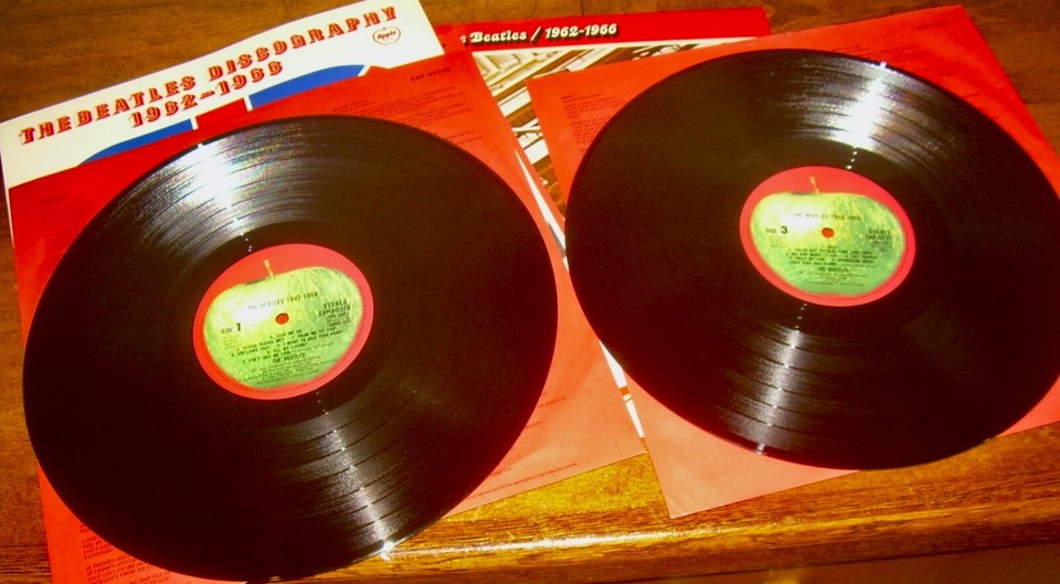 Lot of 2 BEATLES vinyl double LPs 1962-1966 and 1967-1970 Japanese ...