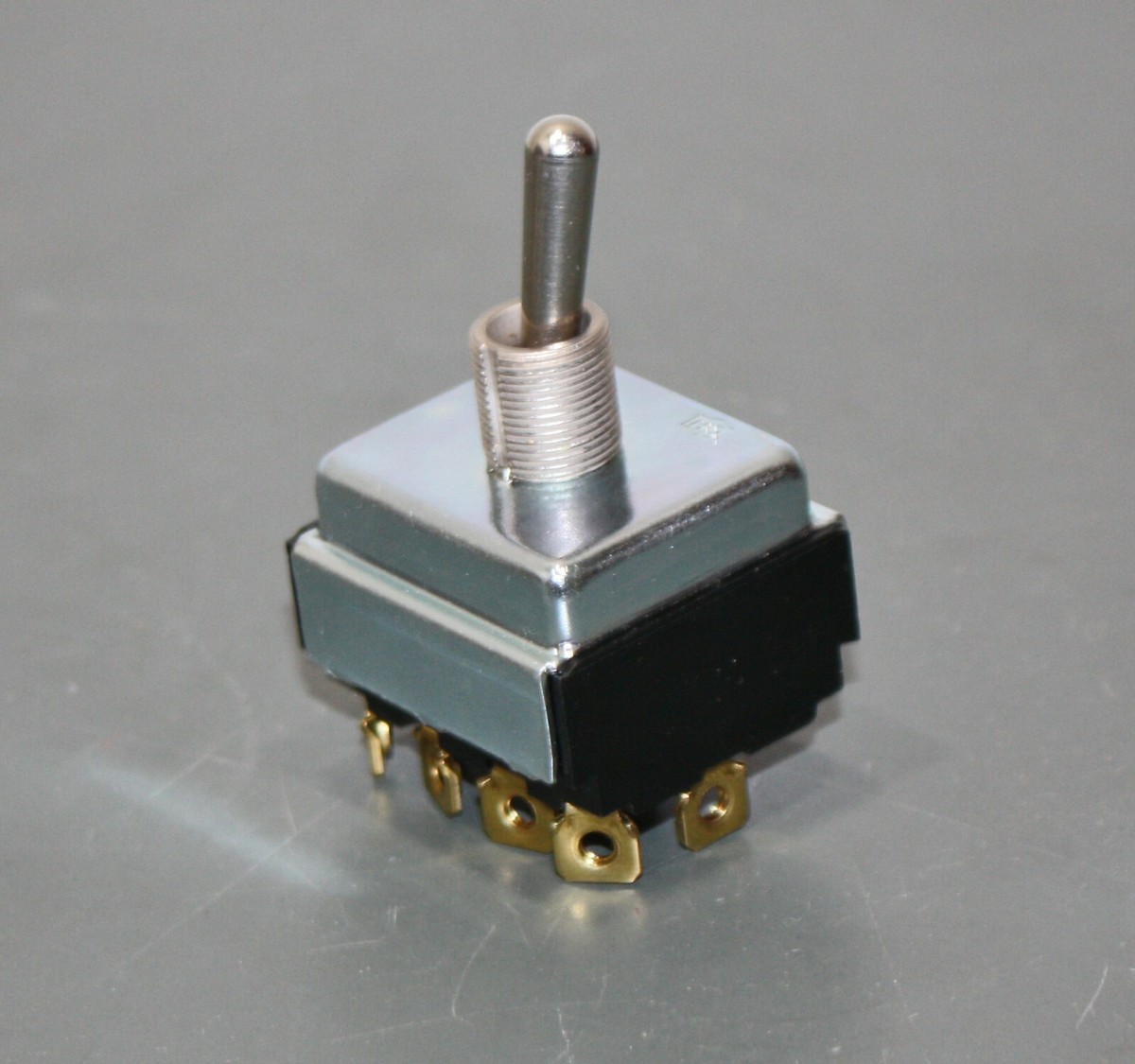 15A 250V AC Switch Eaton 7690K8 Toggle Switch - 4PST 15A 250V AC ...