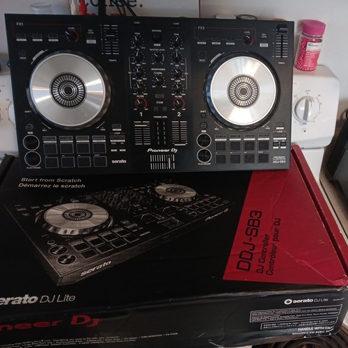 Pioneer DJ DDJ-SB3 Pad Scratch 4-Deck Serato USB Bus Powered DJ ...