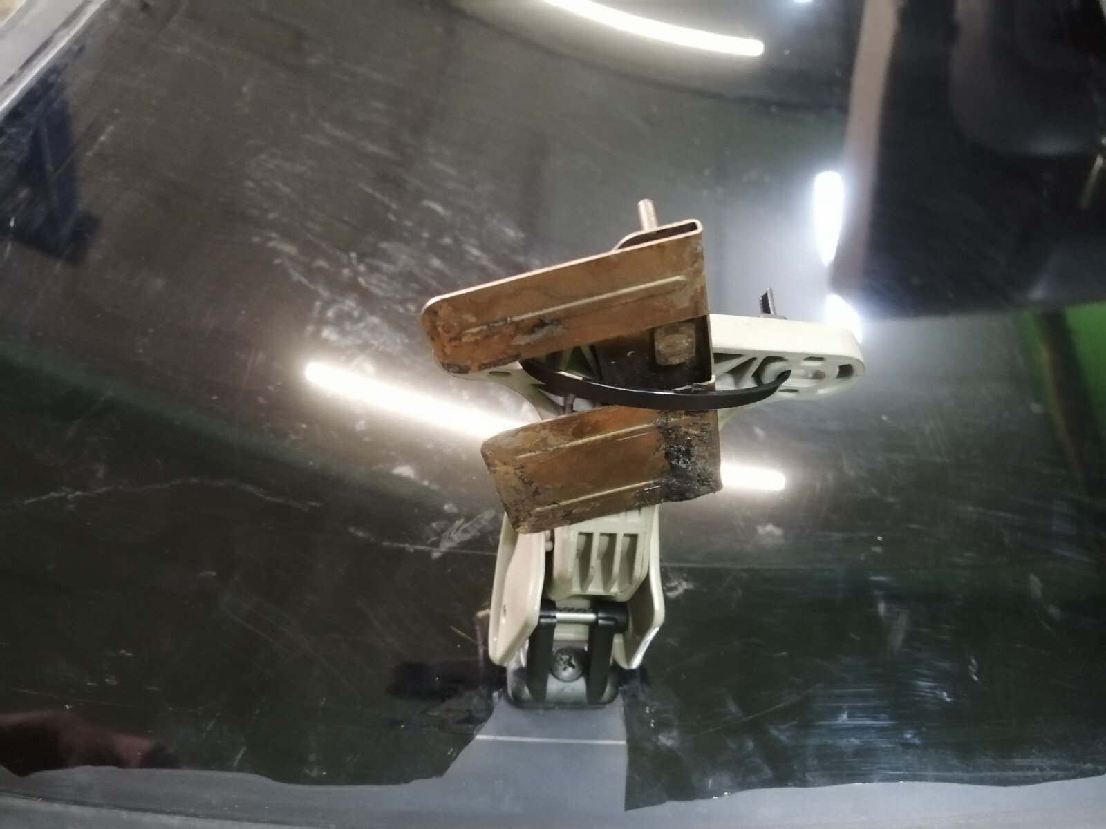 Rear End Right Driver Side Window glass panel For Nissan Elgrand E50 ...