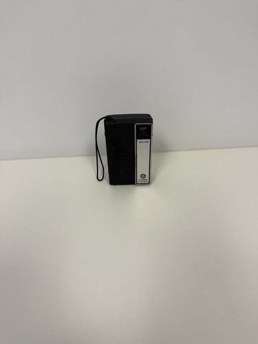 Vintage 1970s GENERAL ELECTRIC Model 7-2705A Black AM Transistor Radio ...