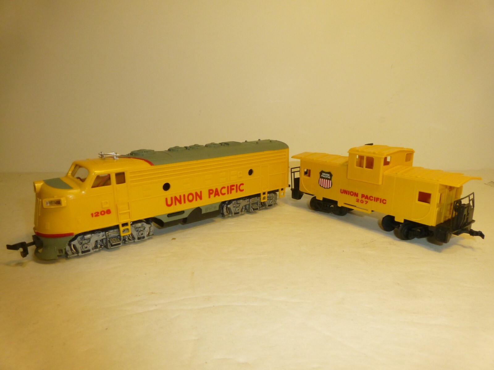 Bachmann Union Pacific 1206 Locomotive (untested) and Caboose | eBay