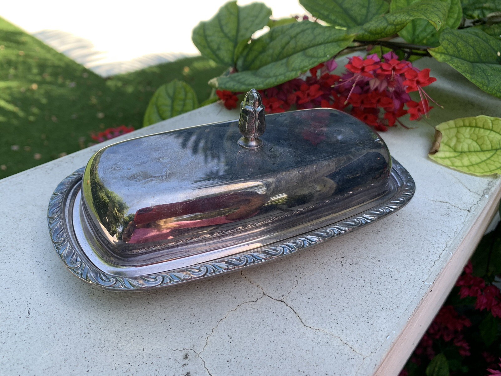 Vintage Oneida Silversmiths Covered Silver Plated Butter Dish/Glass ...