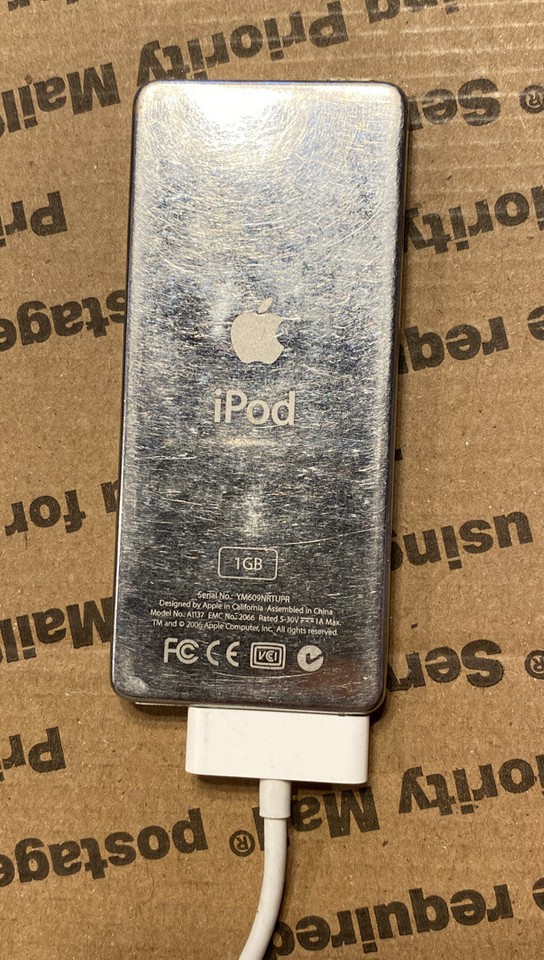 Apple iPod Nano Model No. A1137- 1st Generation 1GB, Black *Tested ...