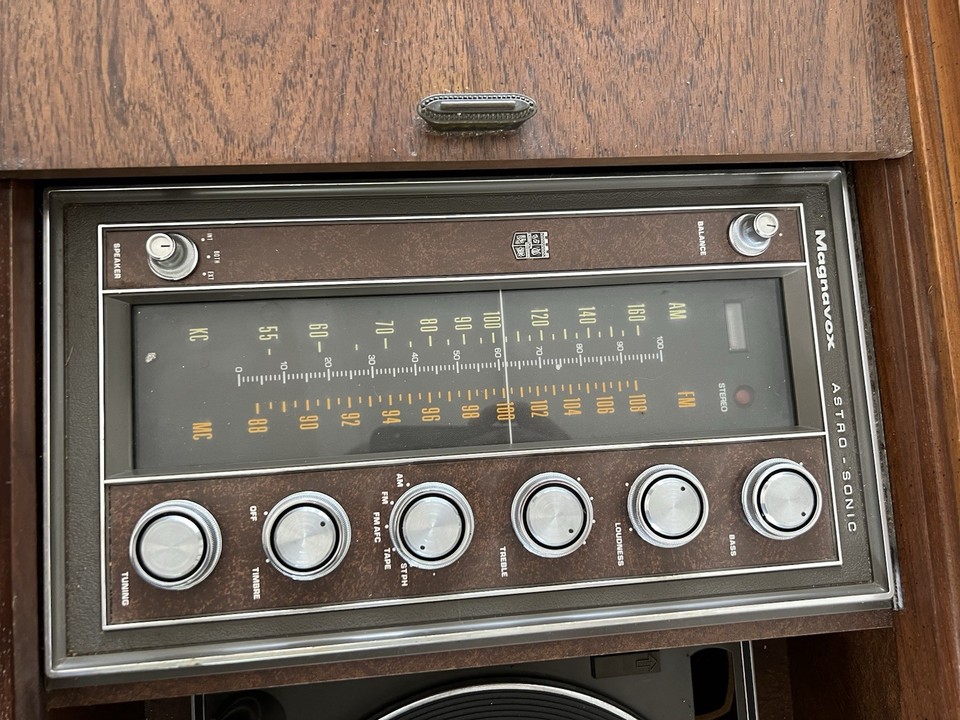 Vintage Magnavox Astro-Sonic Stereo Console Radio & Record Player Pick ...