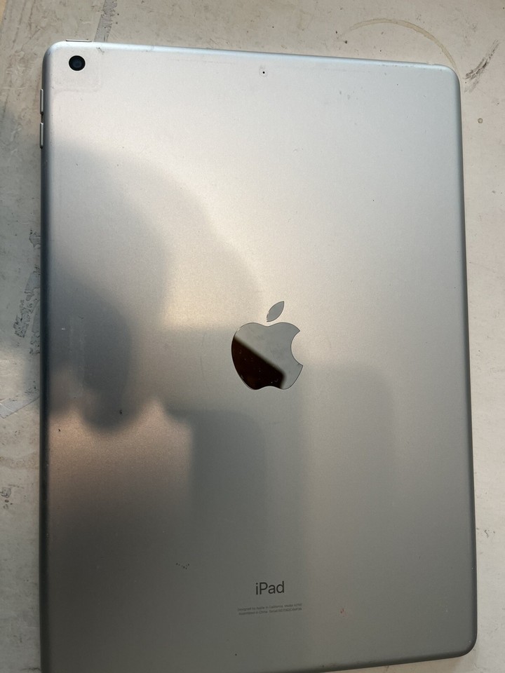 Apple iPad 7th Gen 32GB Wi-Fi - Silver A2197 | eBay