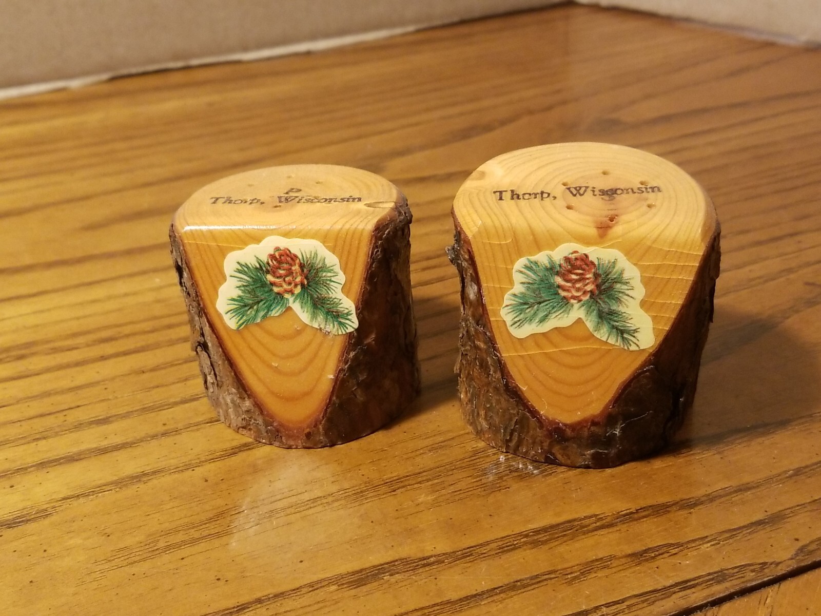 Vintage Carved Wood Tree Stump w/ Pine Cone Salt & Pepper Shakers Thorp ...