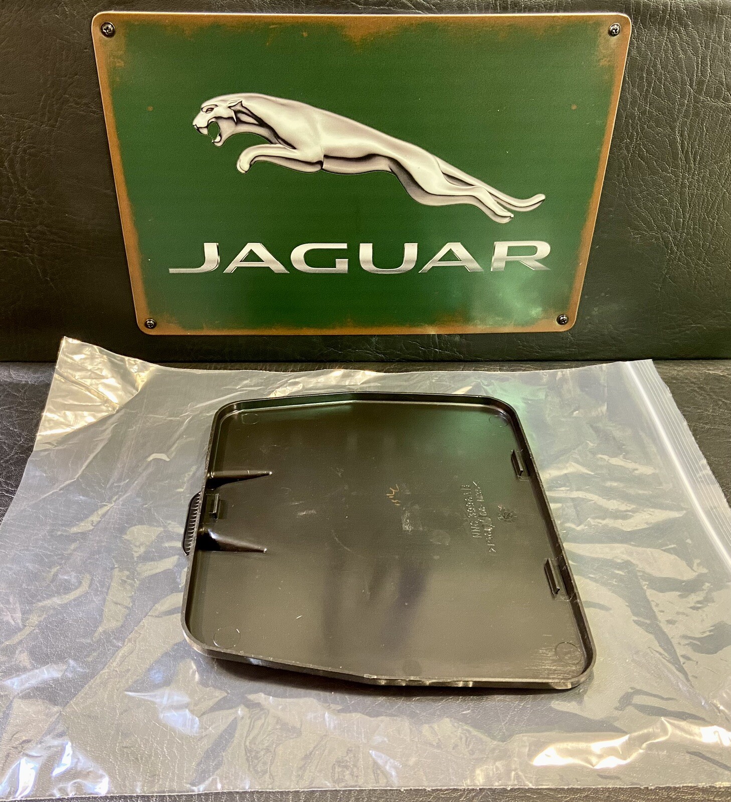 Jaguar XJ8 XJR X308 - TOOL KIT LID ENGINE COMPARTMENT 1997 To 2002 ...