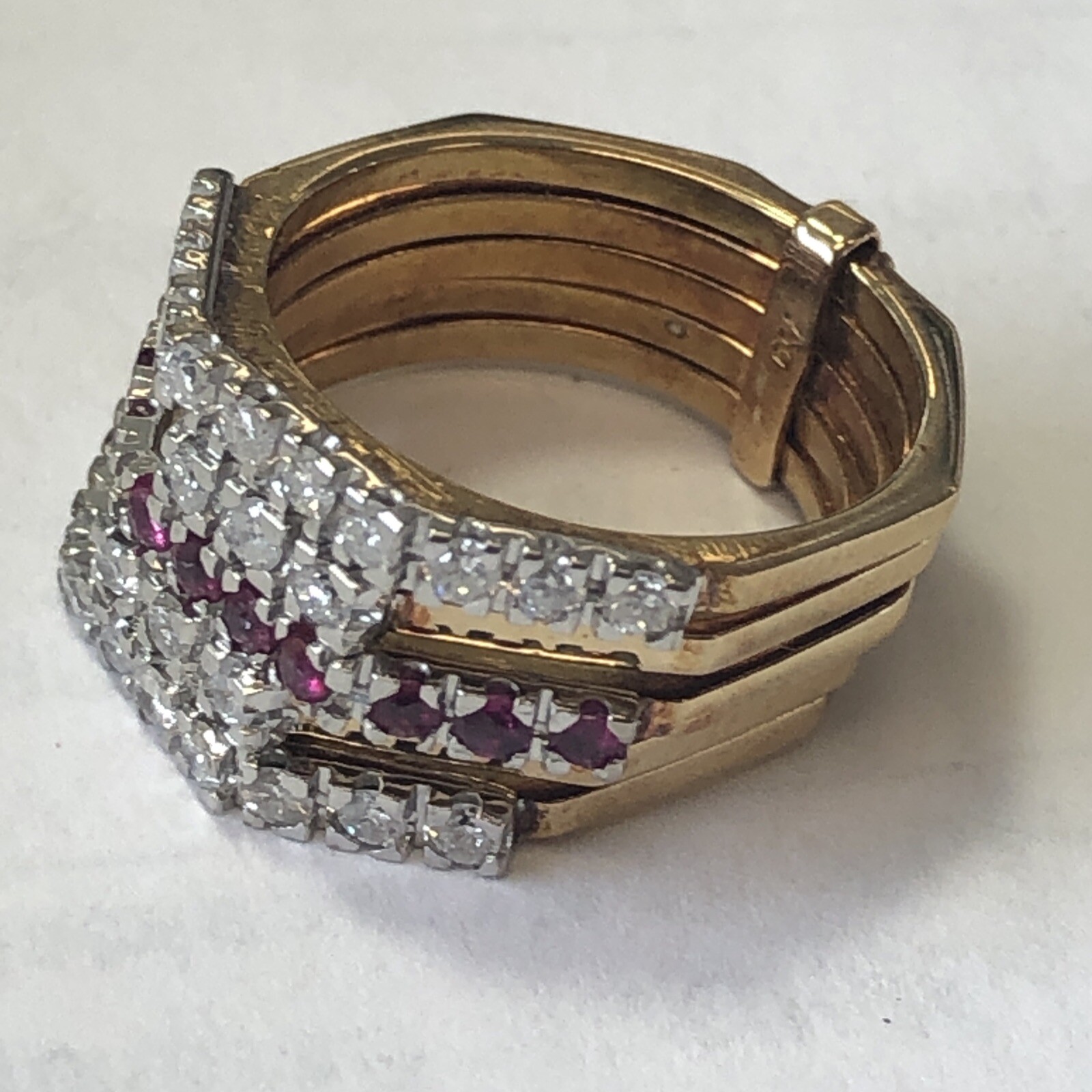 18 kt antique diamond & ruby Designer Made ring. - Gem