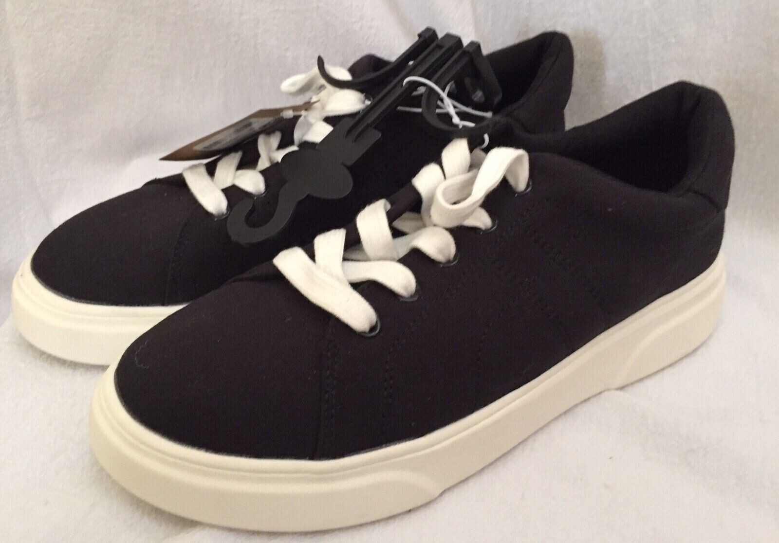 NEW Mad Love Casual Shoe Black Ladies 8 Shoe White Sole & Laces Flat ...