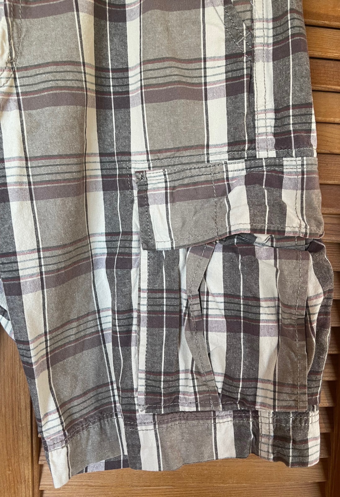 LEVIS MEN'S 33 PLAID CARGO SHORTS, COTTON, BROWN, TAU… - Gem