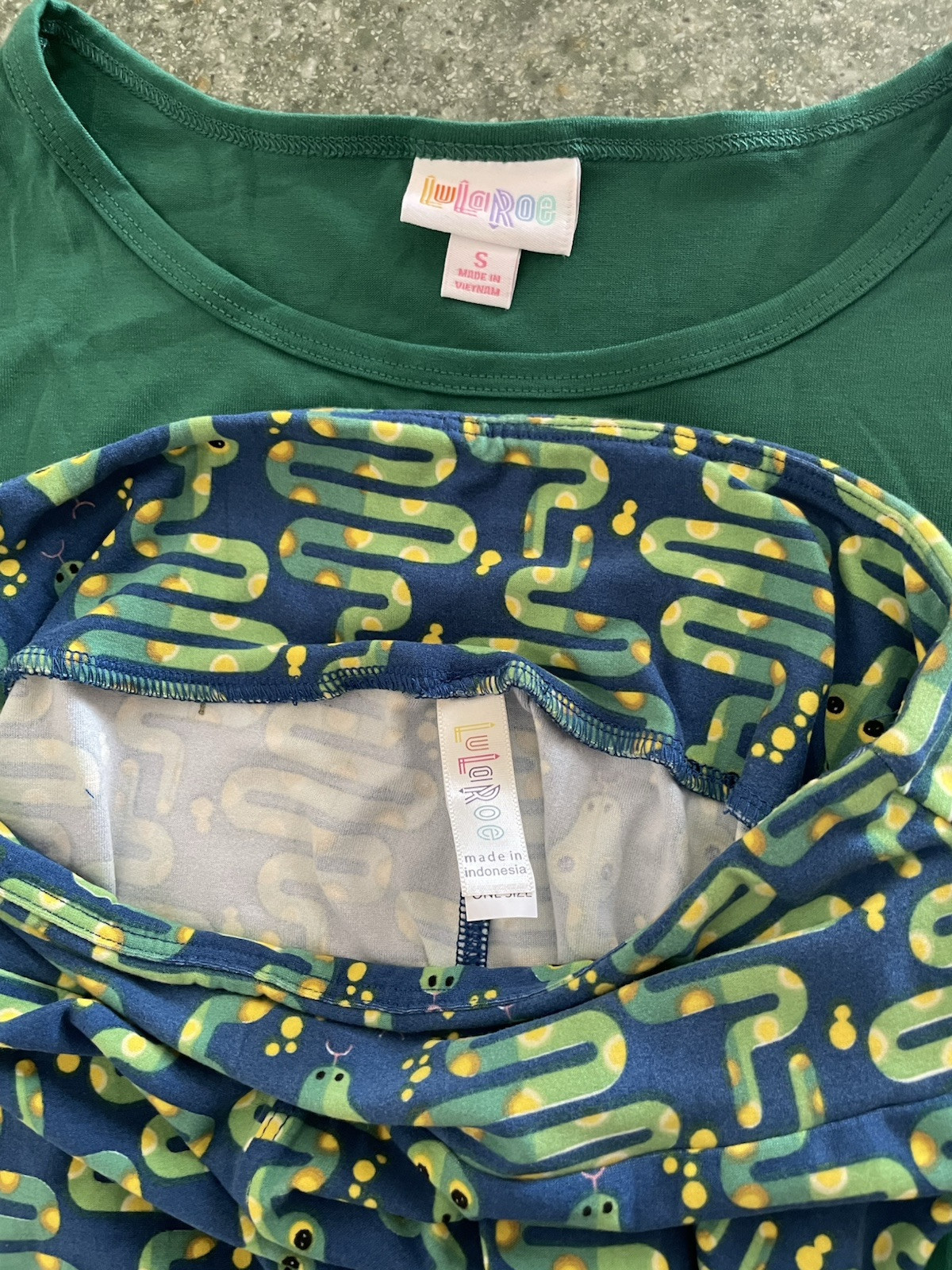 LuLaRoe Set Outfit Solid Irma Top S Green NWT Leggings OS 2-10 Snake ...