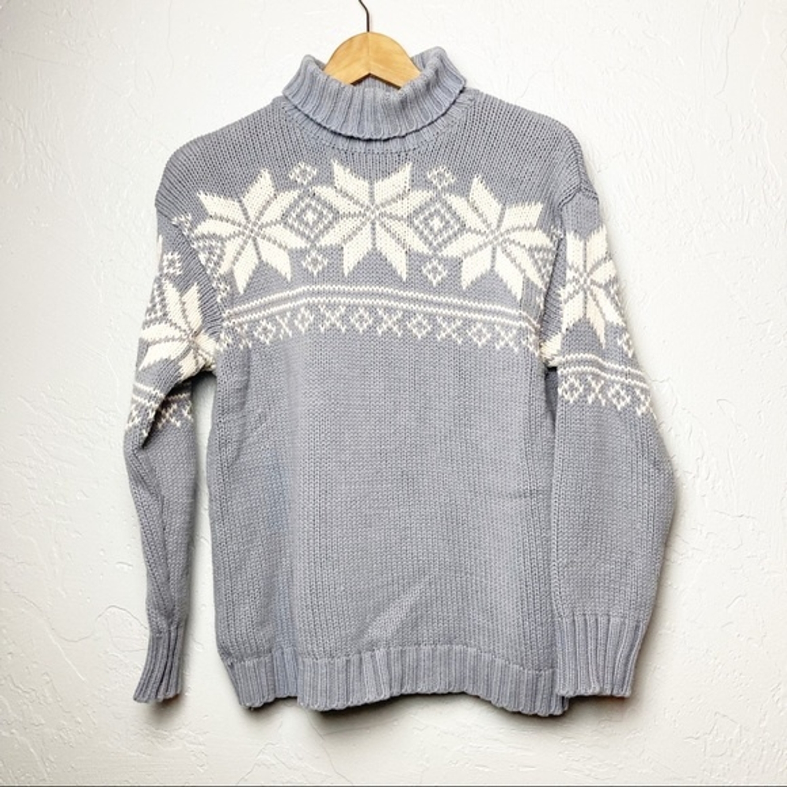 Eddie Bauer turtleneck sweater snowflake periwinkle S… - Gem