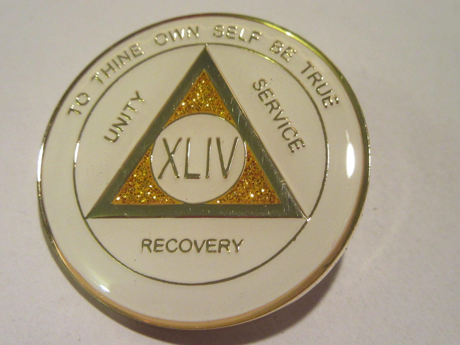 White SPARKLE Alcoholics Anonymous 44 Year AA Medallion Coin Token Chip ...