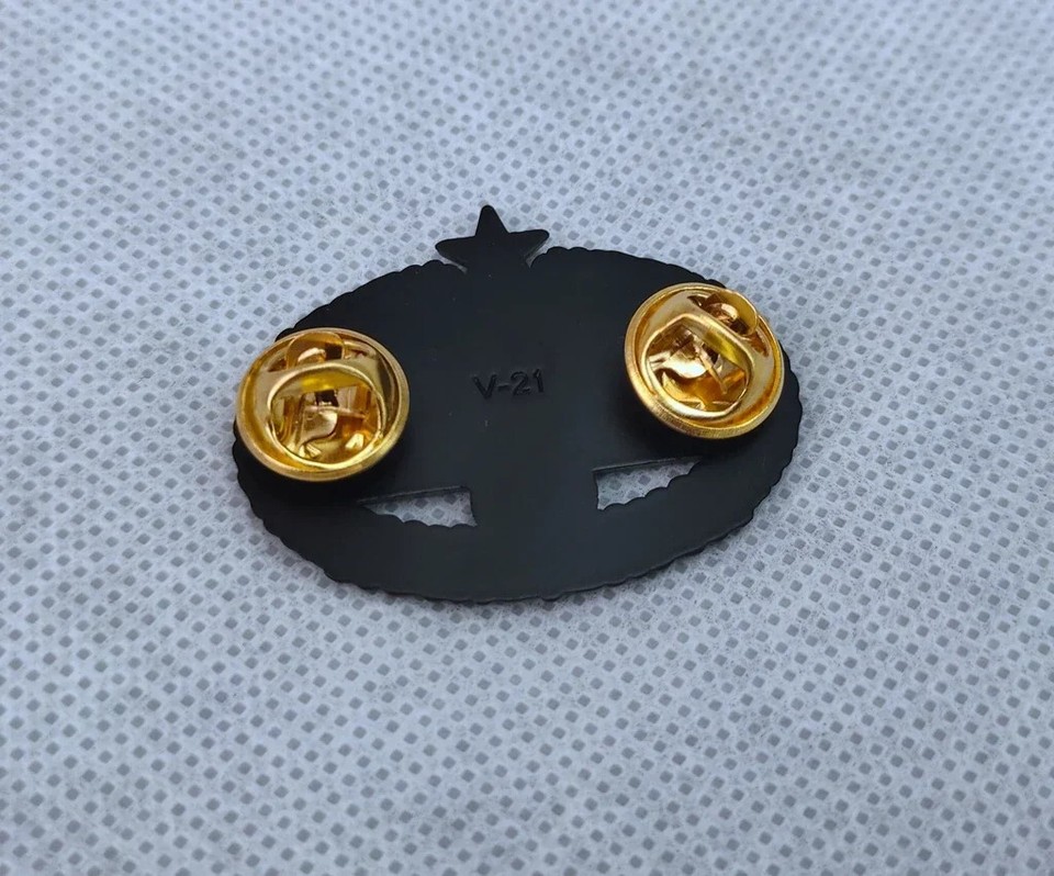 U.S. ARMY 2ND AWARD COMBAT MEDICAL Insignia Metal BADGE PIN BLACK ...