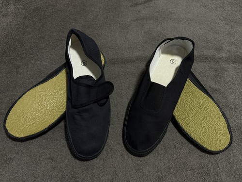 2 Pairs of black old school plimsolls in an adult size 9, New and ...
