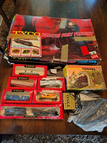 Vtg 1970s TYCO HO Train Set Pavific Fast Freight Diesel 5 Cars and ...