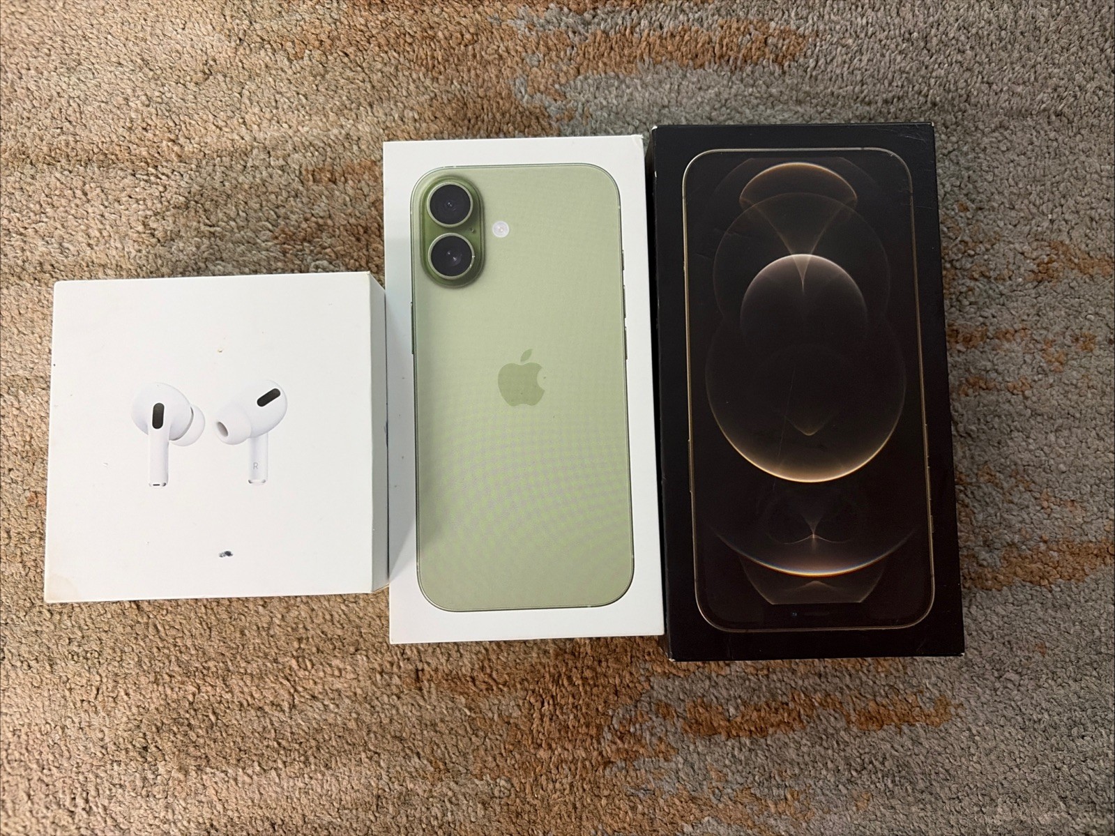 lot of 3 Apple retail boxes 1 iphone 12 pro max/1 Iphone 17/1 Airpod ...