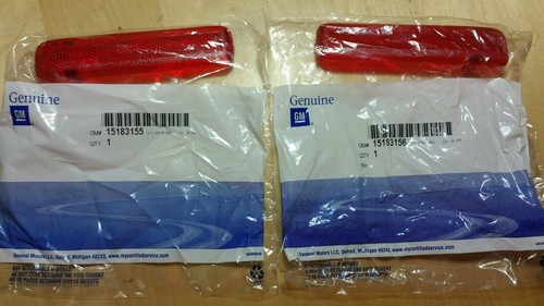 GENUINE GM REAR DOOR TRIM PANEL REFLECTOR SET CHEVY GMC #15183155 ...