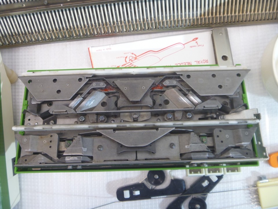 Passap Duomatic 80 knitting machine, accessories, superba , magazines ...