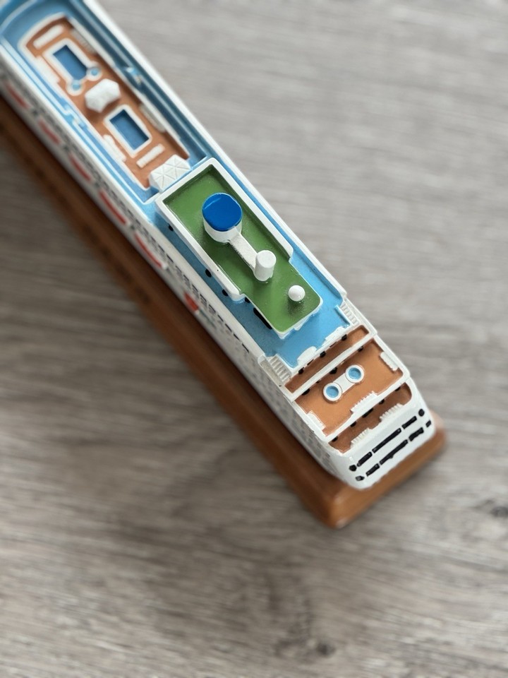 P&O Pacific Dawn Passenger Cruise Ship Superliner Souvenir Resin Model ...