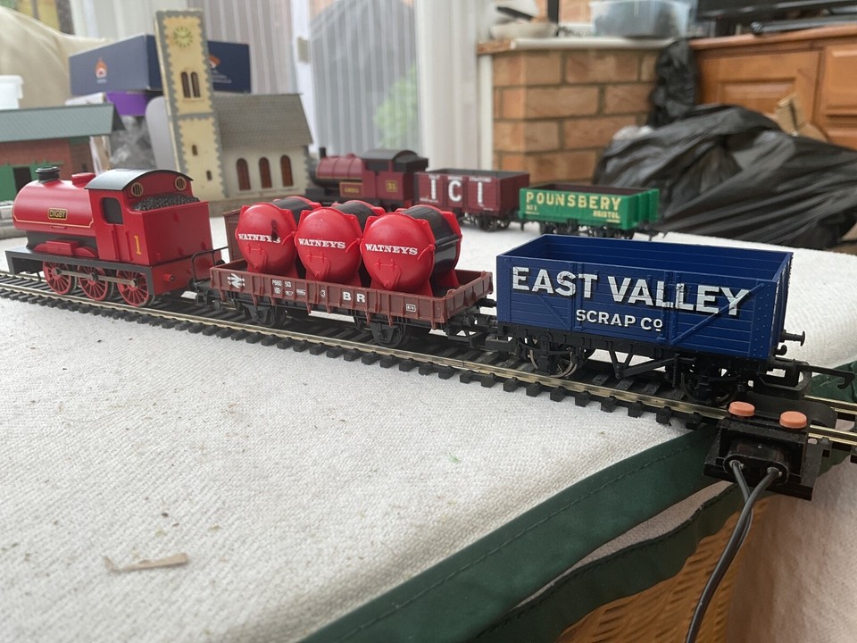 BACHMANN JUNIOR DC. OO GAUGE DIGBY 1 WITH TRUCKS NEW FROM A SET JOB LOT ...