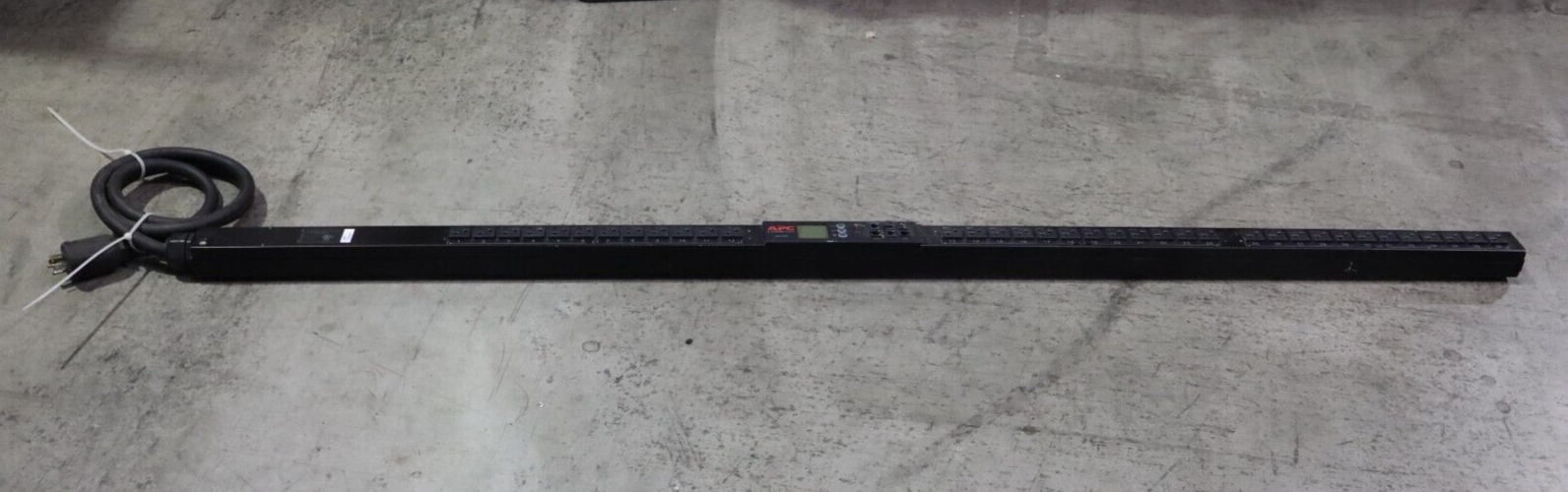 APC AP8862 Rack PDU 2G, Metered, ZeroU, 20A,120/208V 3Ph, (36) 5-20R LA ...