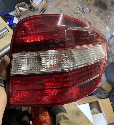 2010-2011 MERCEDES ML350 W164 REAR RIGHT PASSENGER SIDE TAIL LIGHT LAMP ...