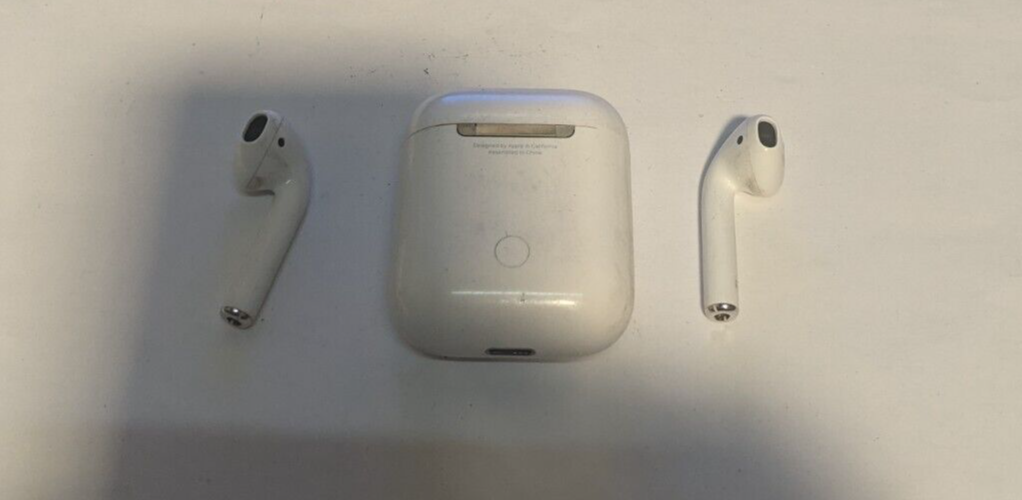 Apple Airpods 1st Gen (a1523/a1722) - White - READ BELOW | eBay